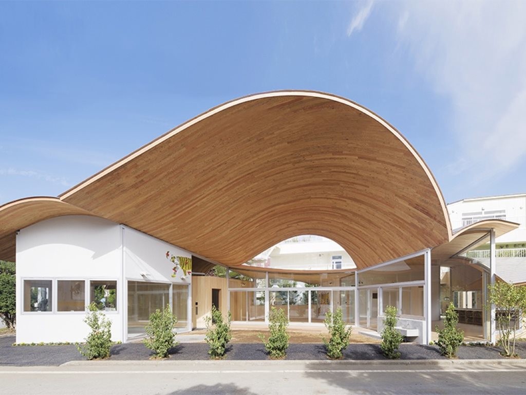 Curving LVL roof and steel portal frame creates spacious, light-filled ...